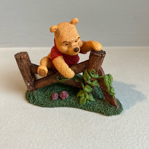 Disney | Accents | Winnie Climbing Fence Small Steps Make Grand ...